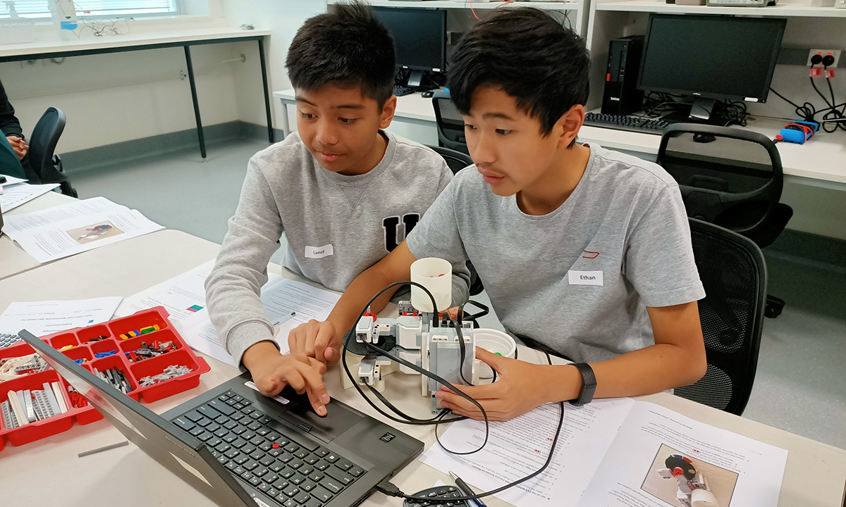 ECU | STEM Program for High Schools : Community : Engineering : Schools